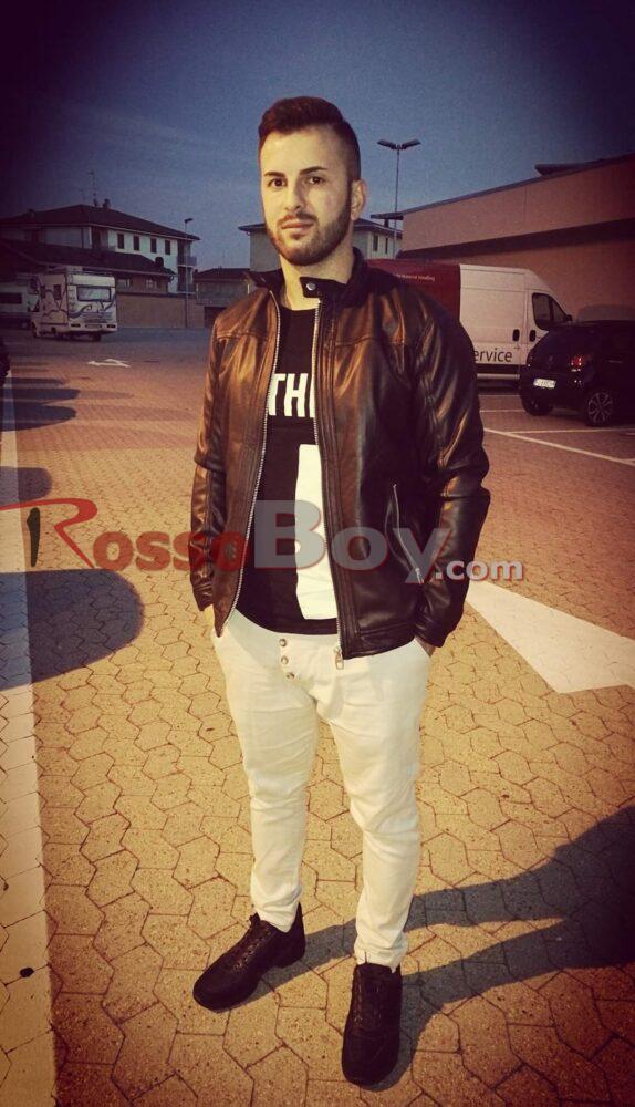 Escort Gay Gigolò Toy Boy annunci in tutta italia ROSSO BOY
